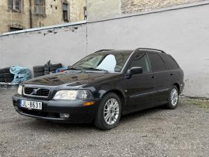 Melns Volvo V40 2002 Rīga, ar dzinēja tilpumu 1.90 L un nobraukumu 385 tūkst. km par 990 €, foto 3 vietnē AUTOMOTO.COM.LV