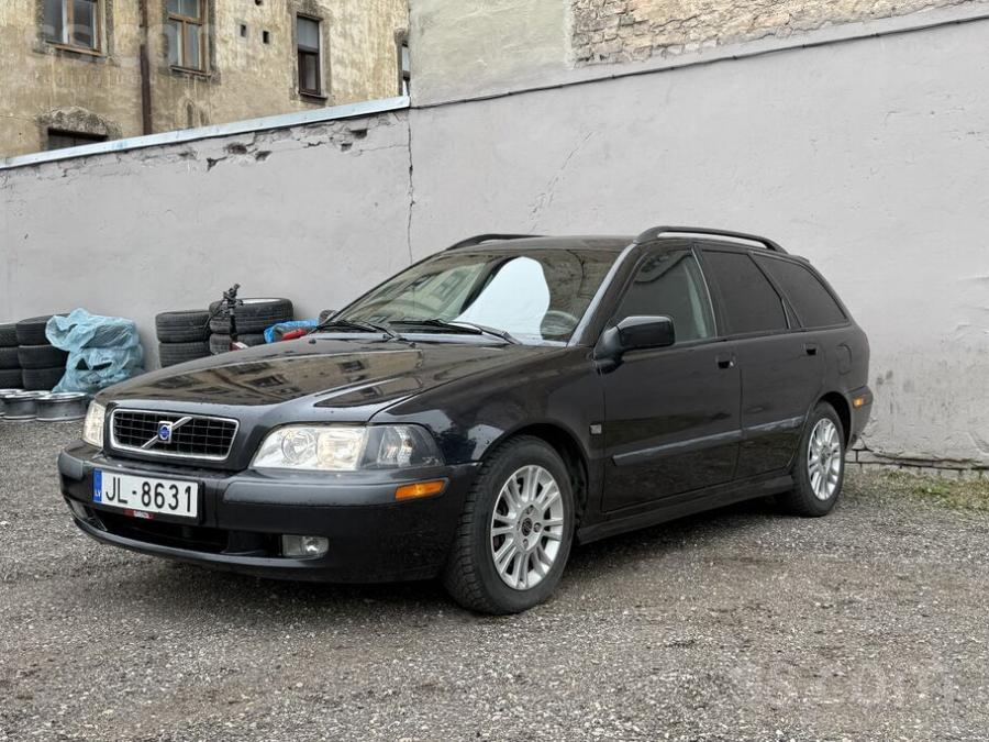 Melns Volvo V40 2002 Rīga, ar dzinēja tilpumu 1.90 L un nobraukumu 385 tūkst. km par 990 €, foto 3 vietnē AUTOMOTO.COM.LV