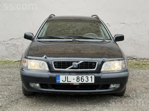 Black Volvo V40 2002 in Riga, with an engine capacity of 1.90 L and mileage of 385 thousand km for 990 €, photo 4 on AUTOMOTO.COM.LV