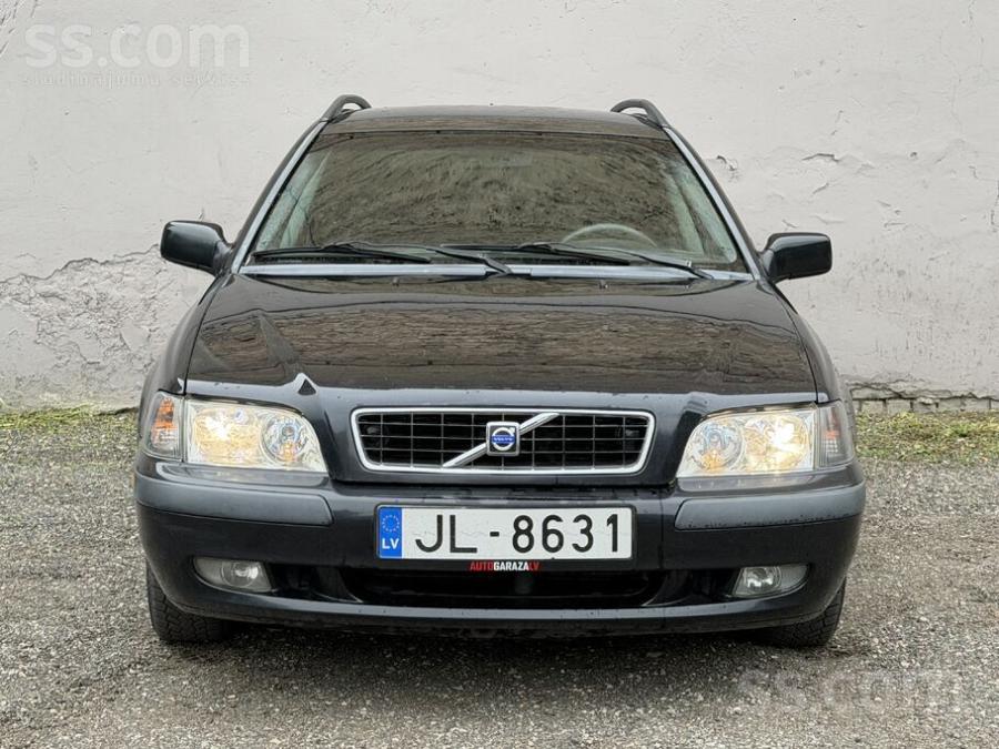 Melns Volvo V40 2002 Rīga, ar dzinēja tilpumu 1.90 L un nobraukumu 385 tūkst. km par 990 €, foto 5 vietnē AUTOMOTO.COM.LV