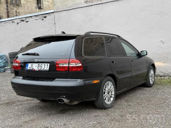 Black Volvo V40 2002 in Riga, with an engine capacity of 1.90 L and mileage of 385 thousand km for 990 €, photo 6 on AUTOMOTO.COM.LV