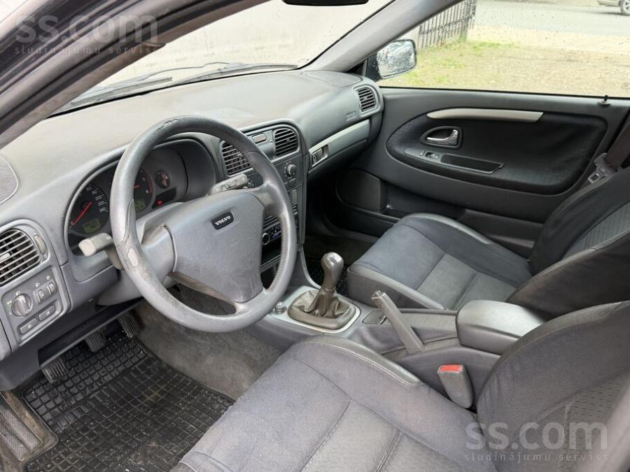 Melns Volvo V40 2002 Rīga, ar dzinēja tilpumu 1.90 L un nobraukumu 385 tūkst. km par 990 €, foto 9 vietnē AUTOMOTO.COM.LV