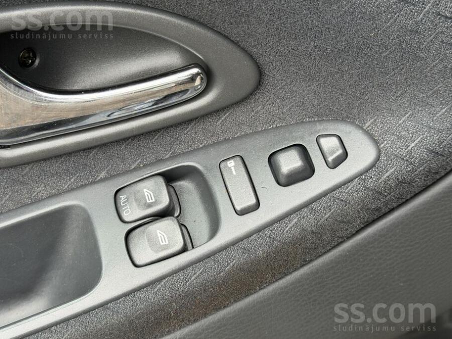 Melns Volvo V40 2002 Rīga, ar dzinēja tilpumu 1.90 L un nobraukumu 385 tūkst. km par 990 €, foto 11 vietnē AUTOMOTO.COM.LV