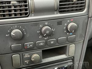 Melns Volvo V40 2002 Rīga, ar dzinēja tilpumu 1.90 L un nobraukumu 385 tūkst. km par 990 €, foto 12 vietnē AUTOMOTO.COM.LV