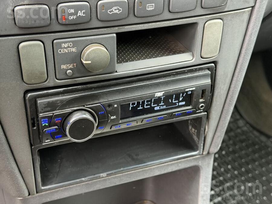 Melns Volvo V40 2002 Rīga, ar dzinēja tilpumu 1.90 L un nobraukumu 385 tūkst. km par 990 €, foto 13 vietnē AUTOMOTO.COM.LV