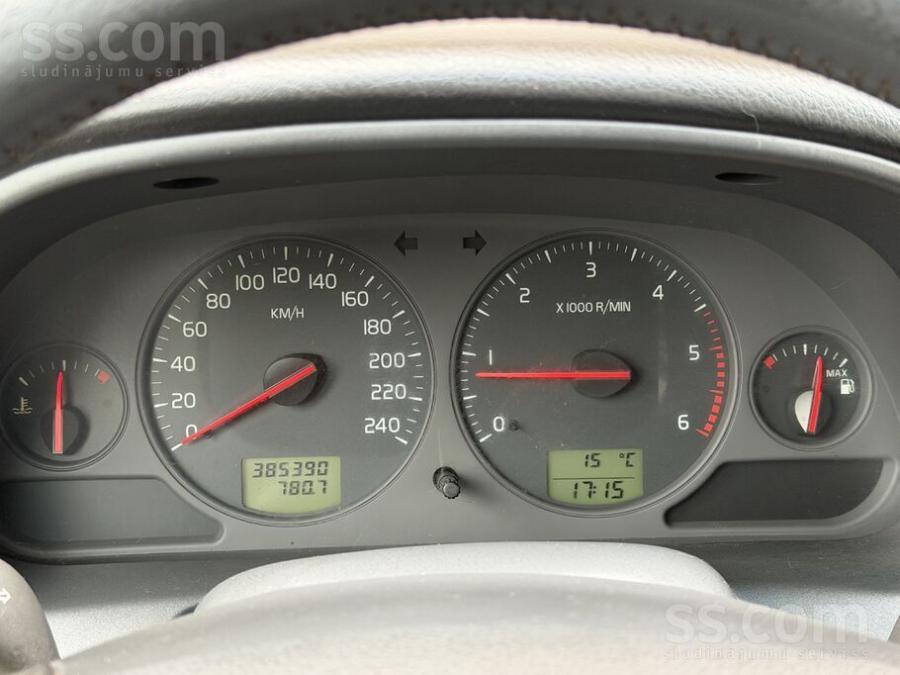 Melns Volvo V40 2002 Rīga, ar dzinēja tilpumu 1.90 L un nobraukumu 385 tūkst. km par 990 €, foto 14 vietnē AUTOMOTO.COM.LV
