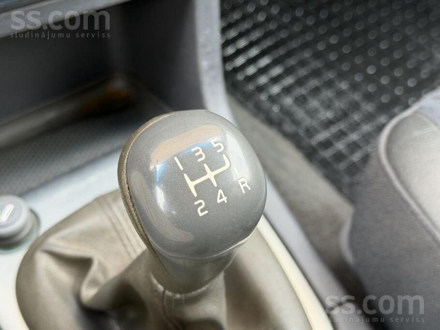 Melns Volvo V40 2002 Rīga, ar dzinēja tilpumu 1.90 L un nobraukumu 385 tūkst. km par 990 €, foto 15 vietnē AUTOMOTO.COM.LV