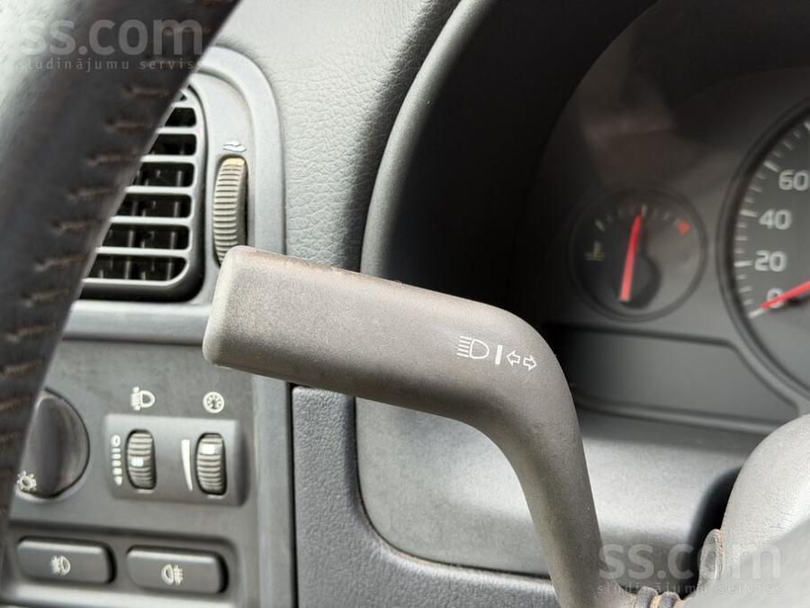 Melns Volvo V40 2002 Rīga, ar dzinēja tilpumu 1.90 L un nobraukumu 385 tūkst. km par 990 €, foto 16 vietnē AUTOMOTO.COM.LV