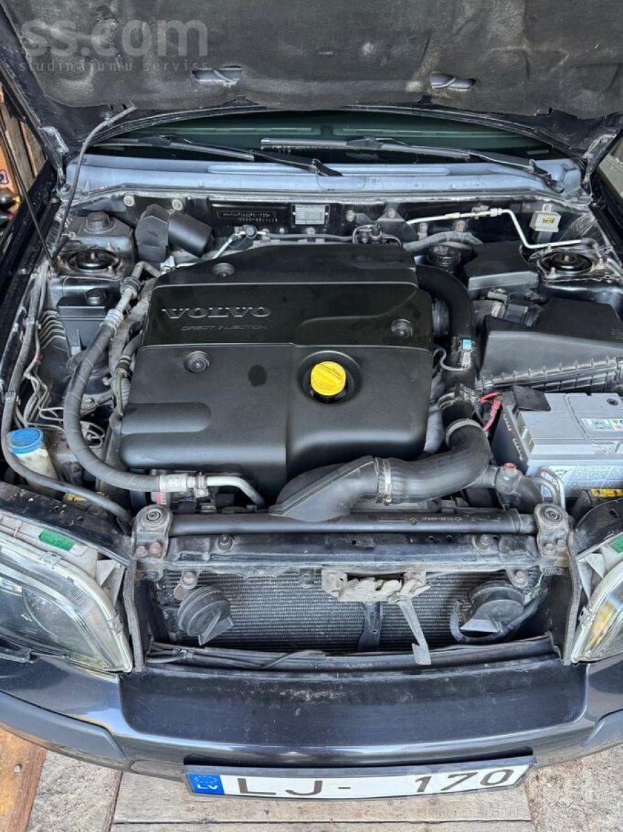 Melns Volvo V40 2002 Daugavpils, ar dzinēja tilpumu 1.90 L un nobraukumu 390 tūkst. km par 1600 €, foto 3 vietnē AUTOMOTO.COM.LV
