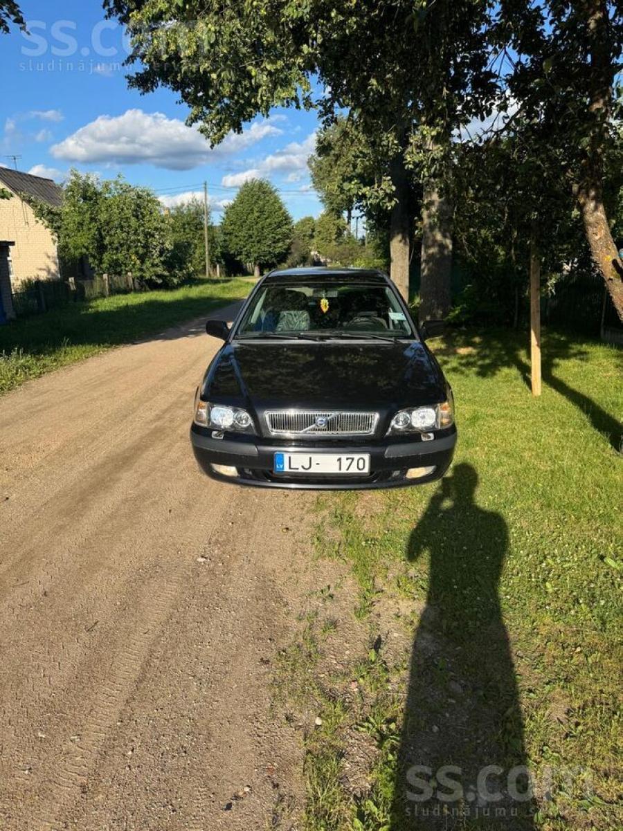 Melns Volvo V40 2002 Daugavpils, ar dzinēja tilpumu 1.90 L un nobraukumu 390 tūkst. km par 1600 €, foto 6 vietnē AUTOMOTO.COM.LV