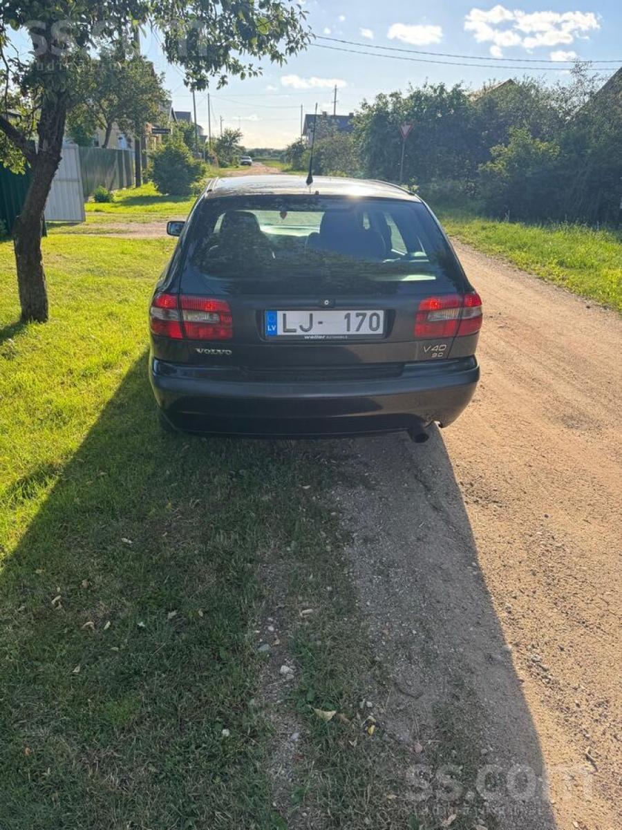 Melns Volvo V40 2002 Daugavpils, ar dzinēja tilpumu 1.90 L un nobraukumu 390 tūkst. km par 1600 €, foto 7 vietnē AUTOMOTO.COM.LV