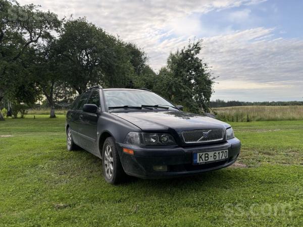 Black Volvo V40 2002 in Valmiera, with an engine capacity of 1.90 L and mileage of 269 thousand km for 1100 €, photo 1 on AUTOMOTO.COM.LV