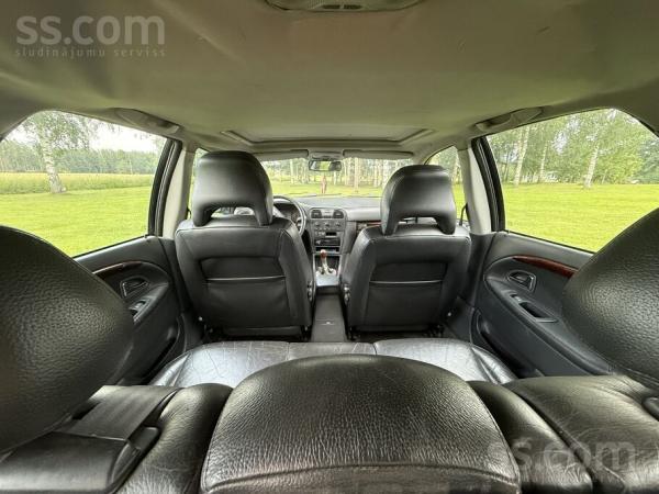 Black Volvo V40 2002 in Valmiera, with an engine capacity of 1.90 L and mileage of 269 thousand km for 1100 €, photo 3 on AUTOMOTO.COM.LV