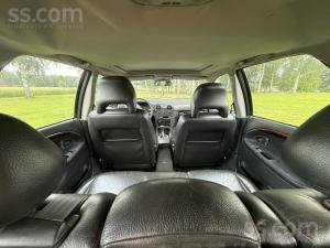 Black Volvo V40 2002 in Valmiera, with an engine capacity of 1.90 L and mileage of 269 thousand km for 1100 €, photo 4 on AUTOMOTO.COM.LV