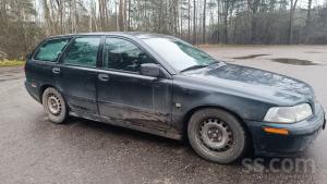 Black Volvo V40 2003 in Riga, with an engine capacity of 1.90 L and mileage of 392 thousand km for 800 €, photo 3 on AUTOMOTO.COM.LV
