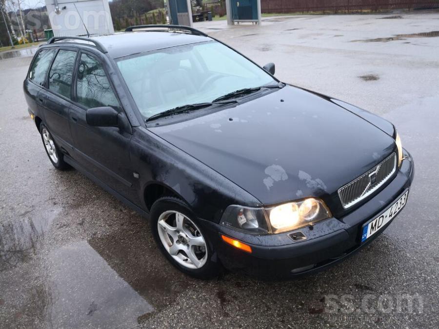 Black Volvo V40 2003 in Valka, with an engine capacity of 1.90 L and mileage of 384 thousand km for 850 €, photo 2 on AUTOMOTO.COM.LV