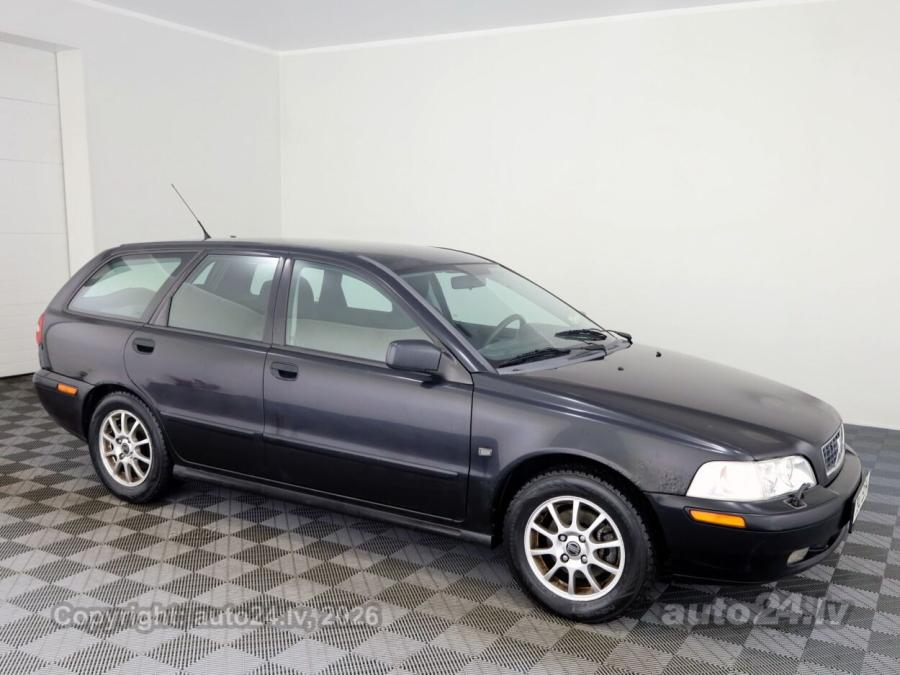 Black Volvo V40 2003 in Tallinn, with an engine capacity of 1.90 L and mileage of 355 thousand km for 599 €, photo 1 on AUTOMOTO.COM.LV