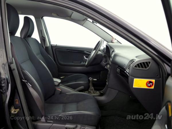 Melns Volvo V40 2003 Tallina, ar dzinēja tilpumu 1.90 L un nobraukumu 355 tūkst. km par 599 €, foto 6 vietnē AUTOMOTO.COM.LV