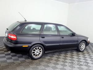 Melns Volvo V40 2003 Tallina, ar dzinēja tilpumu 1.90 L un nobraukumu 355 tūkst. km par 599 €, foto 3 vietnē AUTOMOTO.COM.LV