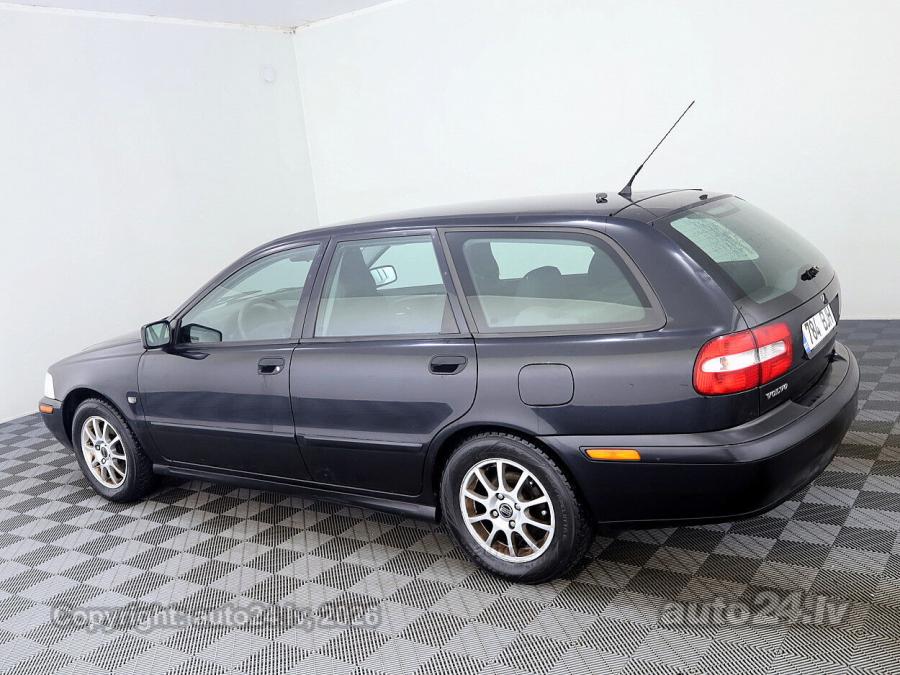 Melns Volvo V40 2003 Tallina, ar dzinēja tilpumu 1.90 L un nobraukumu 355 tūkst. km par 599 €, foto 4 vietnē AUTOMOTO.COM.LV