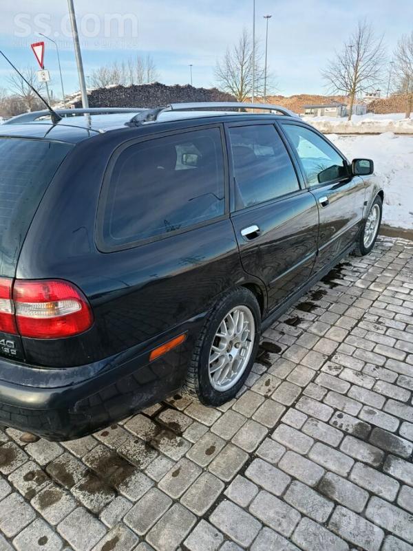 Melns Volvo V40 2003 Ventspils, ar dzinēja tilpumu 1.90 L un nobraukumu 400 tūkst. km par 750 €, foto 2 vietnē AUTOMOTO.COM.LV