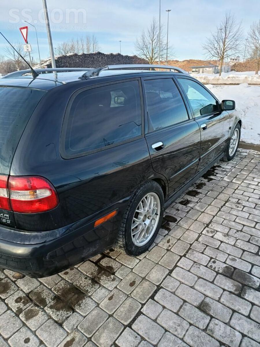 Черный Вольво В40 2003 в Вентспилс, объемом двигателя 1.90 л и пробегом 400 тыс. км за 750 €, фото 3 на AUTOMOTO.COM.LV