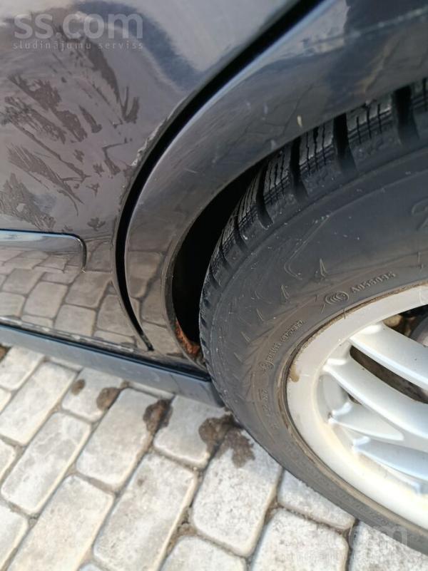 Melns Volvo V40 2003 Ventspils, ar dzinēja tilpumu 1.90 L un nobraukumu 400 tūkst. km par 750 €, foto 4 vietnē AUTOMOTO.COM.LV