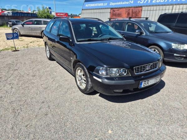 Черный Вольво В40 2003 в Рига, объемом двигателя 1.90 л и пробегом 499 тыс. км за 950 €, фото 1 на AUTOMOTO.COM.LV