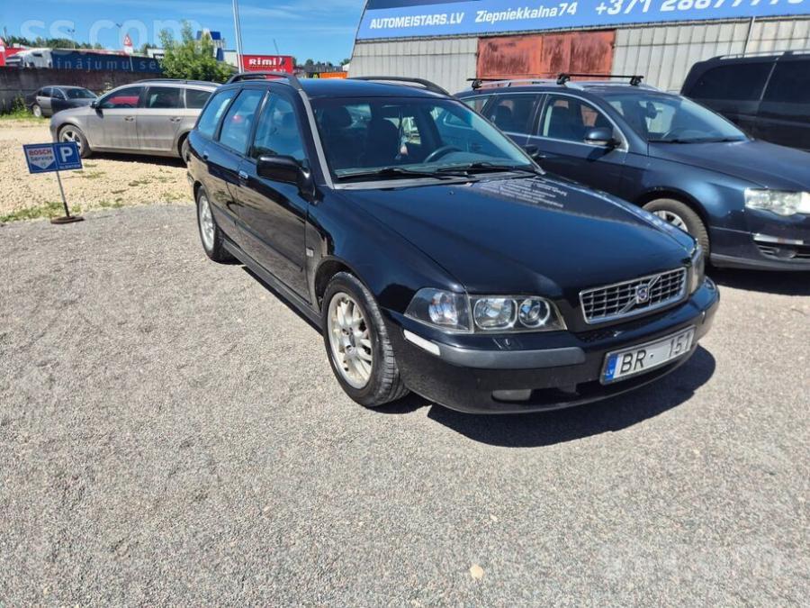 Черный Вольво В40 2003 в Рига, объемом двигателя 1.90 л и пробегом 499 тыс. км за 950 €, фото 1 на AUTOMOTO.COM.LV