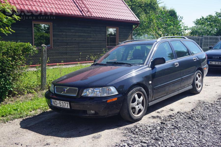 Черный Вольво В40 2003 в Салдус, объемом двигателя 1.90 л и пробегом 315 тыс. км за 450 €, фото 8 на AUTOMOTO.COM.LV