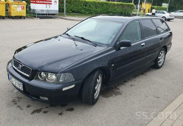 Black Volvo V40 2003 in Jelgava, with an engine capacity of 1.90 L and mileage of 306 thousand km for 1150 €, photo 3 on AUTOMOTO.COM.LV