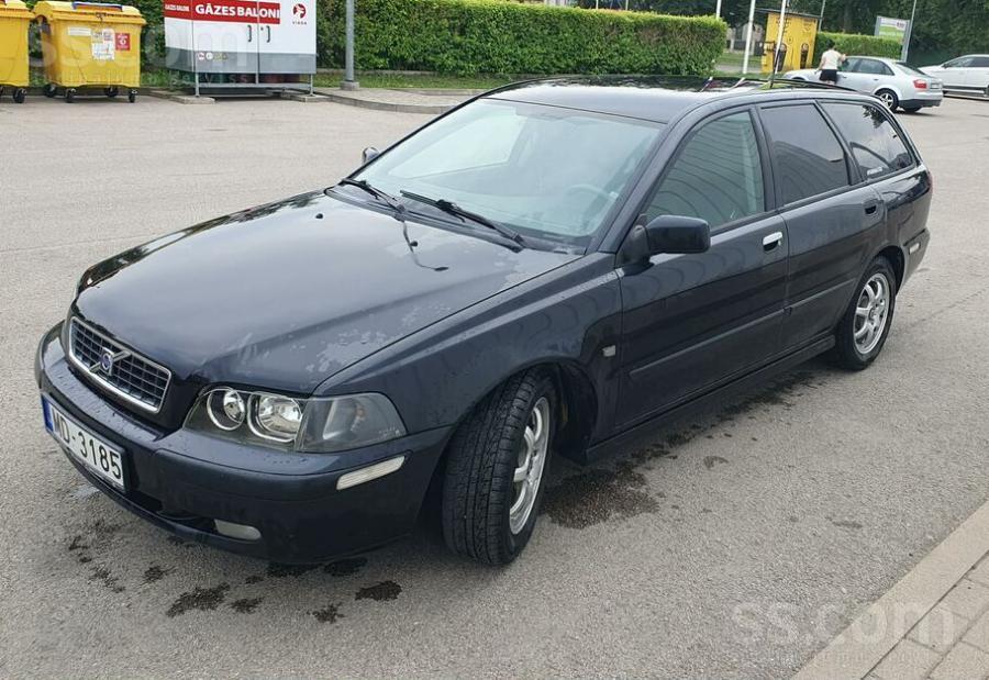 Melns Volvo V40 2003 Jelgava, ar dzinēja tilpumu 1.90 L un nobraukumu 306 tūkst. km par 1150 €, foto 4 vietnē AUTOMOTO.COM.LV
