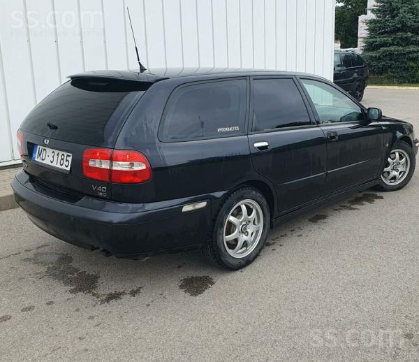 Black Volvo V40 2003 in Jelgava, with an engine capacity of 1.90 L and mileage of 306 thousand km for 1150 €, photo 4 on AUTOMOTO.COM.LV