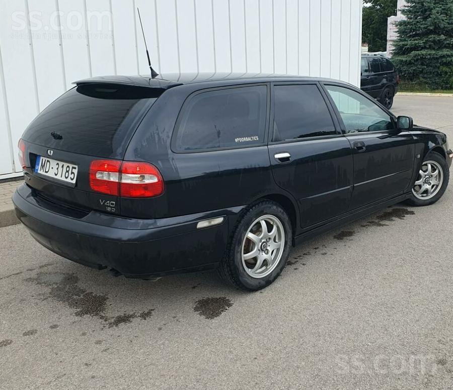 Melns Volvo V40 2003 Jelgava, ar dzinēja tilpumu 1.90 L un nobraukumu 306 tūkst. km par 1150 €, foto 5 vietnē AUTOMOTO.COM.LV