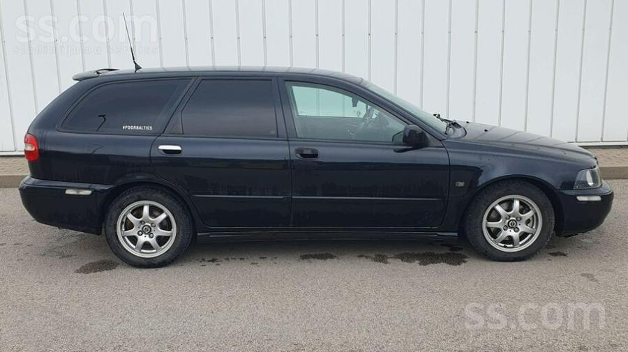 Melns Volvo V40 2003 Jelgava, ar dzinēja tilpumu 1.90 L un nobraukumu 306 tūkst. km par 1150 €, foto 6 vietnē AUTOMOTO.COM.LV
