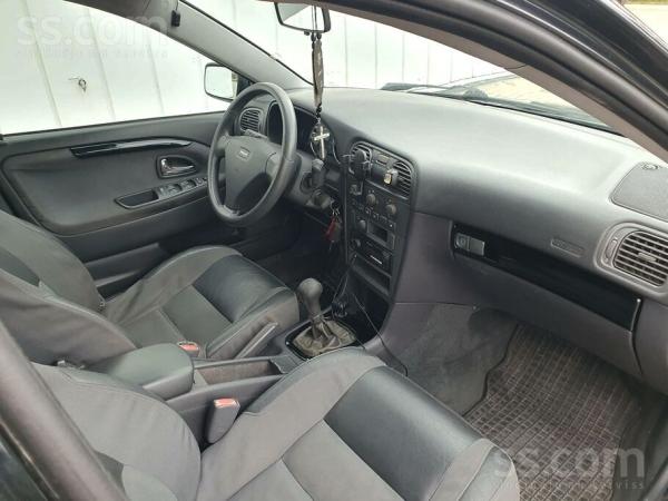 Black Volvo V40 2003 in Jelgava, with an engine capacity of 1.90 L and mileage of 306 thousand km for 1150 €, photo 9 on AUTOMOTO.COM.LV