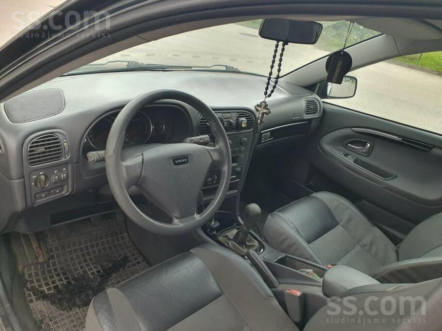 Melns Volvo V40 2003 Jelgava, ar dzinēja tilpumu 1.90 L un nobraukumu 306 tūkst. km par 1050 €, foto 11 vietnē AUTOMOTO.COM.LV