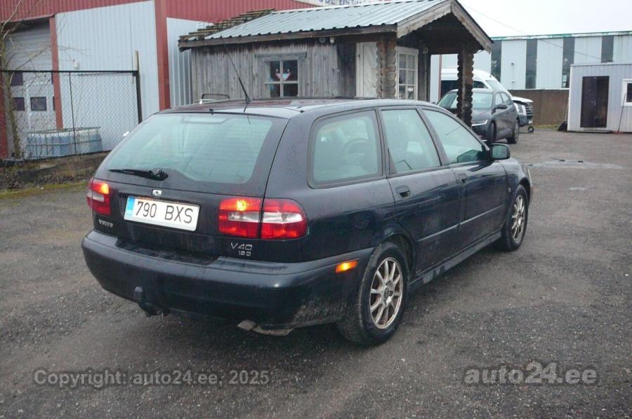 Melns Volvo V40 2004 Jehvi, ar dzinēja tilpumu 1.90 L un nobraukumu 0 tūkst. km par 990 €, foto 2 vietnē AUTOMOTO.COM.LV