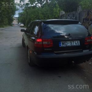 Melns Volvo V40 2004 Rīga, ar dzinēja tilpumu 1.90 L un nobraukumu 317 tūkst. km par 1000 €, foto 4 vietnē AUTOMOTO.COM.LV
