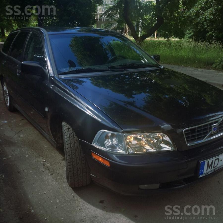 Melns Volvo V40 2004 Rīga, ar dzinēja tilpumu 1.90 L un nobraukumu 317 tūkst. km par 1000 €, foto 6 vietnē AUTOMOTO.COM.LV