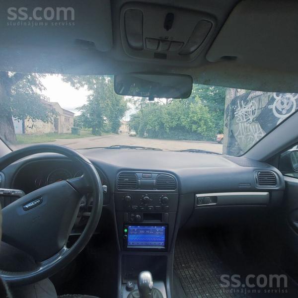 Black Volvo V40 2004 in Riga, with an engine capacity of 1.90 L and mileage of 317 thousand km for 1000 €, photo 6 on AUTOMOTO.COM.LV