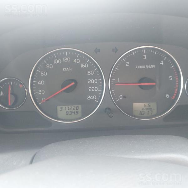 Black Volvo V40 2004 in Riga, with an engine capacity of 1.90 L and mileage of 317 thousand km for 1000 €, photo 7 on AUTOMOTO.COM.LV