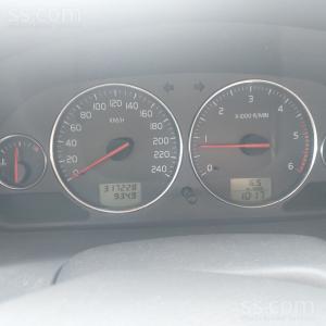 Melns Volvo V40 2004 Rīga, ar dzinēja tilpumu 1.90 L un nobraukumu 317 tūkst. km par 1000 €, foto 8 vietnē AUTOMOTO.COM.LV