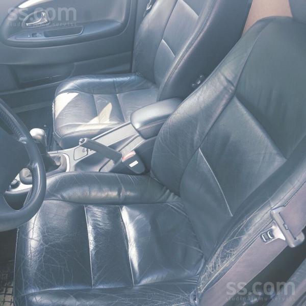 Black Volvo V40 2004 in Riga, with an engine capacity of 1.90 L and mileage of 317 thousand km for 1000 €, photo 8 on AUTOMOTO.COM.LV