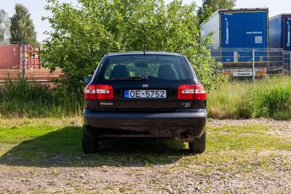 Black Volvo V40 2004 in Riga, with an engine capacity of 1.90 L and mileage of 175 thousand km for 2495 €, photo 6 on AUTOMOTO.COM.LV