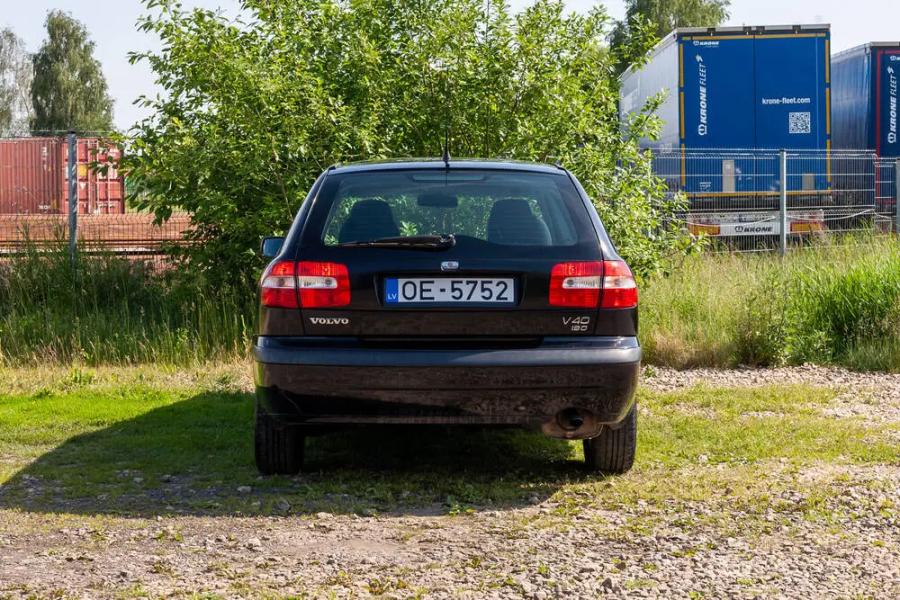 Melns Volvo V40 2004 Rīga, ar dzinēja tilpumu 1.90 L un nobraukumu 175 tūkst. km par 2495 €, foto 7 vietnē AUTOMOTO.COM.LV