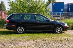 Melns Volvo V40 2004 Rīga, ar dzinēja tilpumu 1.90 L un nobraukumu 175 tūkst. km par 2495 €, foto 8 vietnē AUTOMOTO.COM.LV