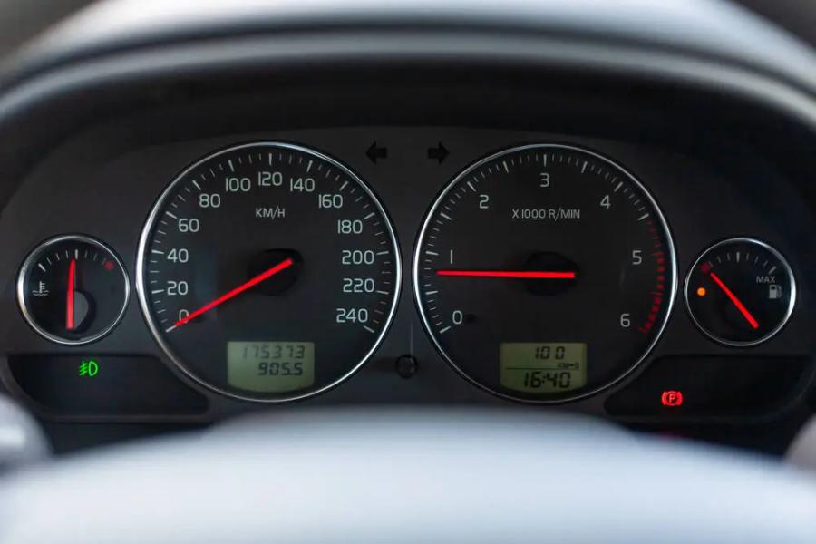 Melns Volvo V40 2004 Rīga, ar dzinēja tilpumu 1.90 L un nobraukumu 175 tūkst. km par 2495 €, foto 10 vietnē AUTOMOTO.COM.LV