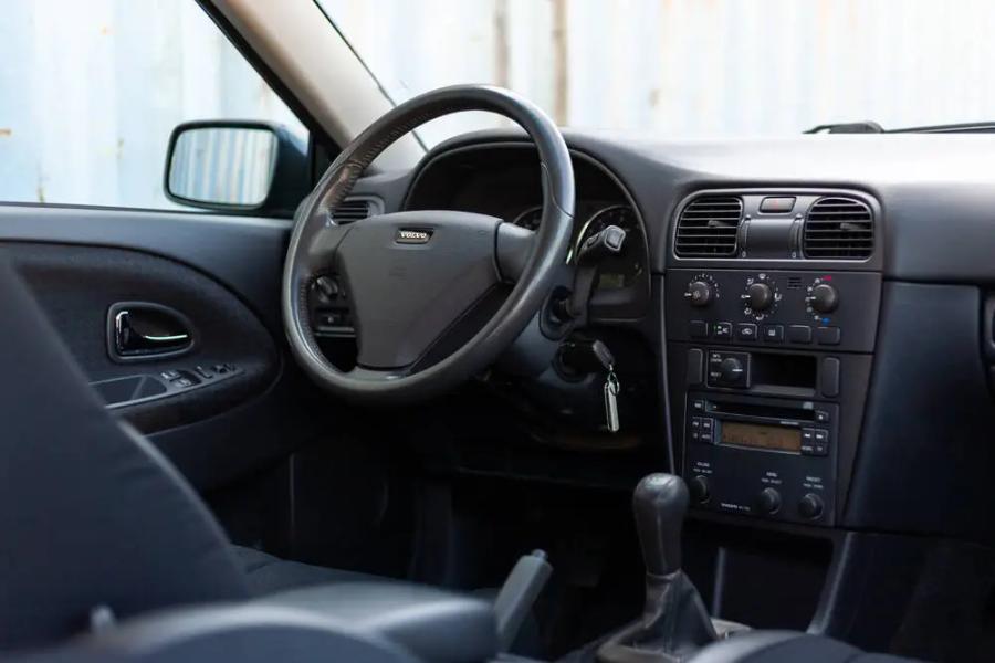 Melns Volvo V40 2004 Rīga, ar dzinēja tilpumu 1.90 L un nobraukumu 175 tūkst. km par 2495 €, foto 20 vietnē AUTOMOTO.COM.LV