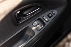 Melns Volvo V40 2004 Rīga, ar dzinēja tilpumu 1.90 L un nobraukumu 175 tūkst. km par 2495 €, foto 26 vietnē AUTOMOTO.COM.LV